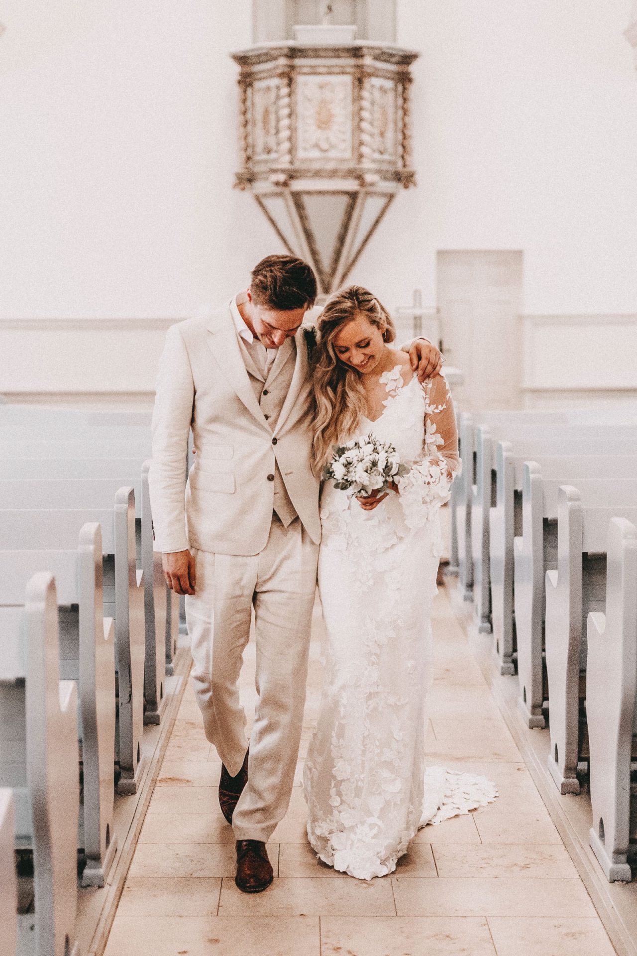 Unique Design - annikamaria weddingdress - Individueller Brautlook